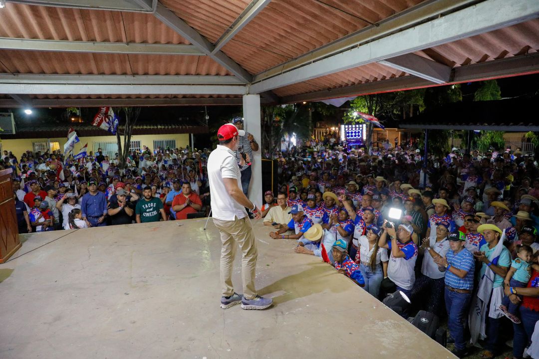 Impresionante: La Maquinaria PRD Demostró Su Fuerza Y Abarrotó Las ...
