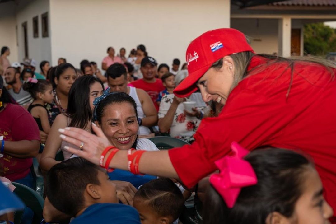 Julieta Lidera A Mujeres Del PRD En Recorrido Casa Por Casa