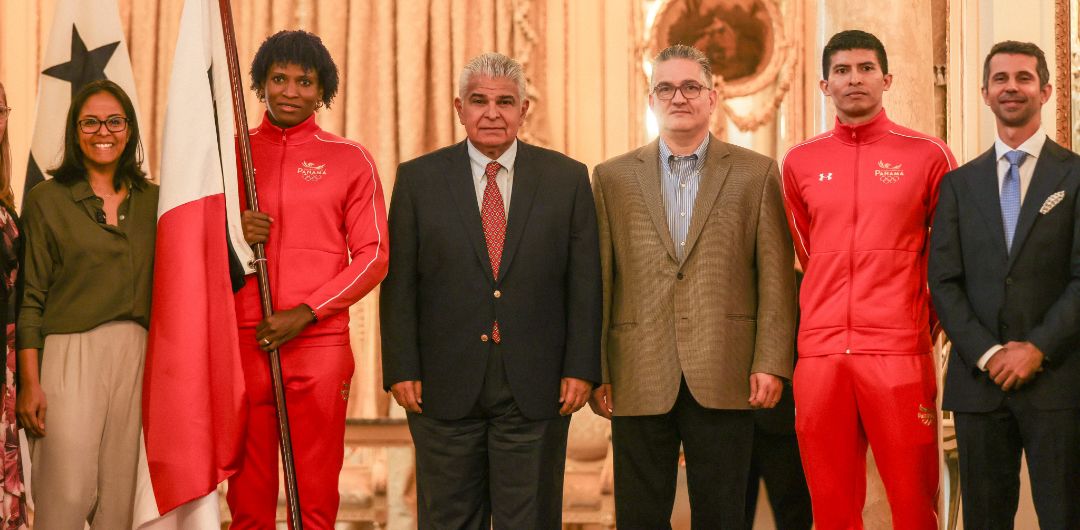 Presidente Mulino Entrega El Pabellón Nacional A La Boxeadora Atheyna Bylon