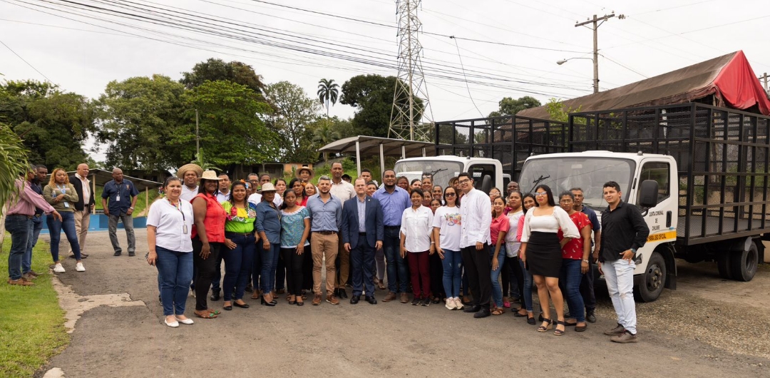 Alcaldía De Panamá Entrega Tres Camiones Canasta A La Junta Comunal De ...