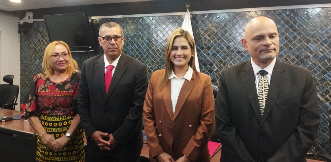 Alexandra Brenes Asume Presidencia De Comisión De Asuntos De La Mujer ...